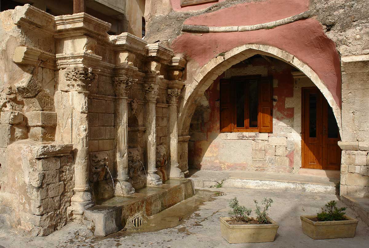 Wandering Around the Alleys of the Old Town in Rethymno - The Syntopia Blog